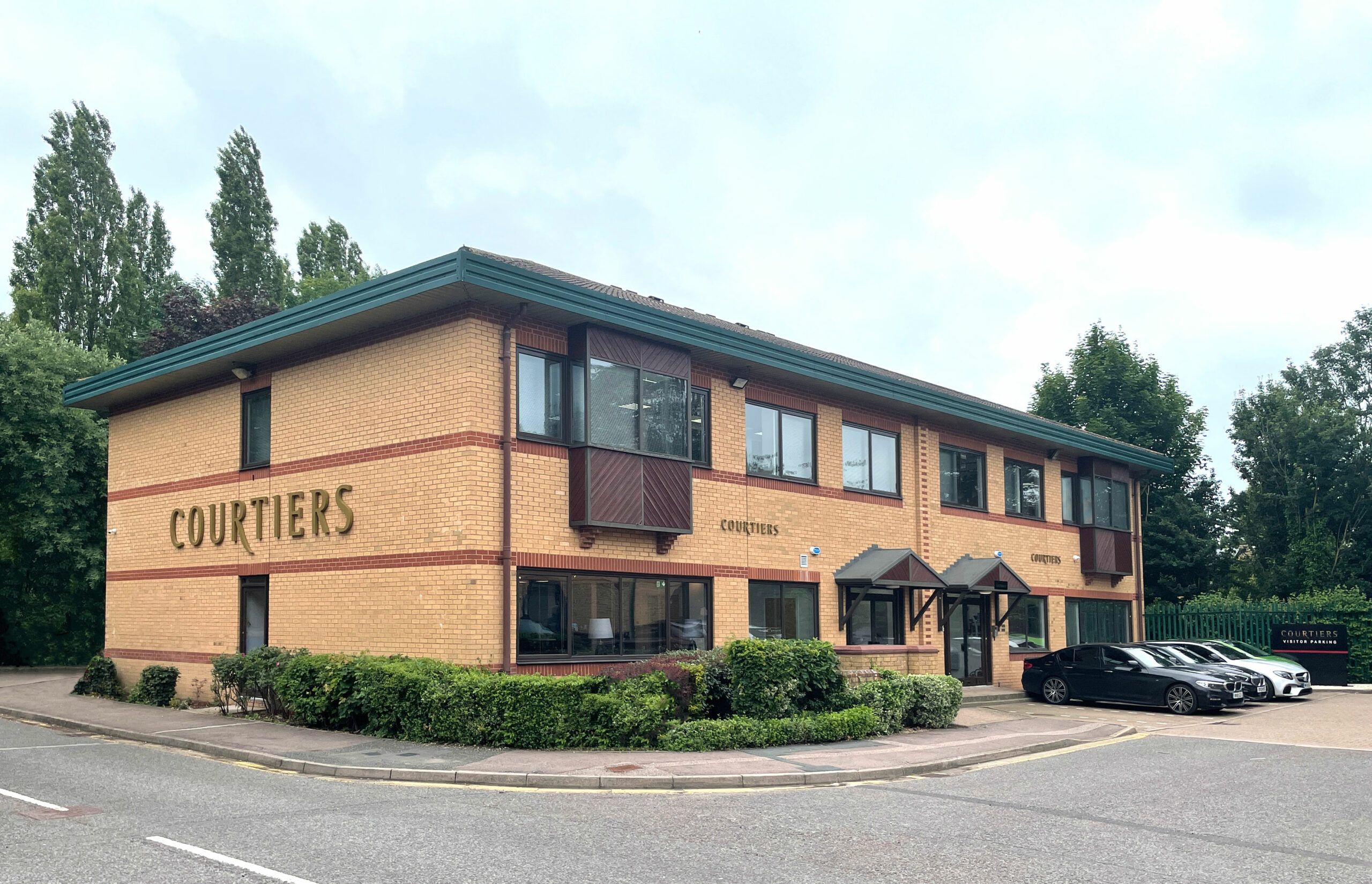 Witney, Oxfordshire | Courtiers